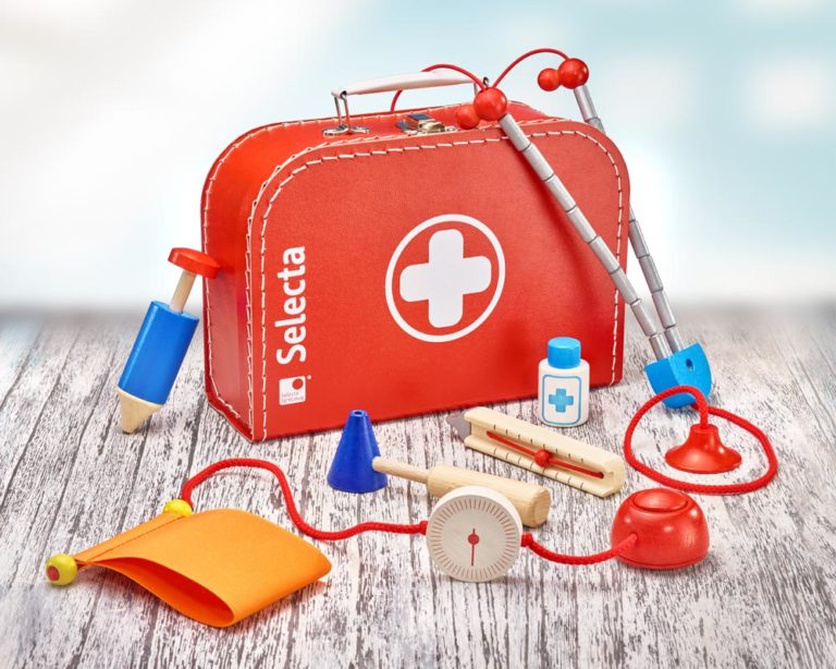 Spelen met peuters: samen een rollenspel spelen - houten speelgoed Selecta